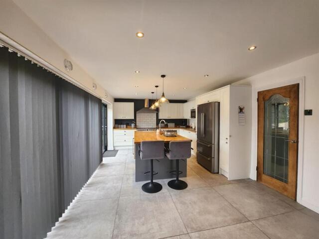 For Sale 5 Bedroom House Highlight Park Highlight Park DS99608293