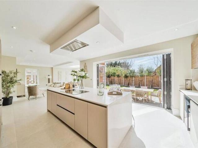 For Sale 5 Bedroom House Hillingdon Great London DLS98930157