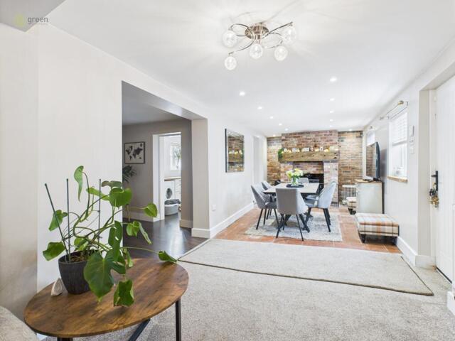 For Sale 5 Bedroom House Staffordshire Staffordshire DLS99688335