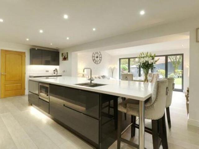 For Sale 5 Bedroom House Staffordshire Staffordshire DS101931744