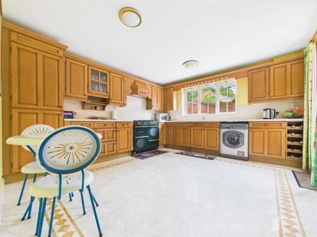 For Sale 5 Bedroom House Stevenage Hertfordshire DLS98404441