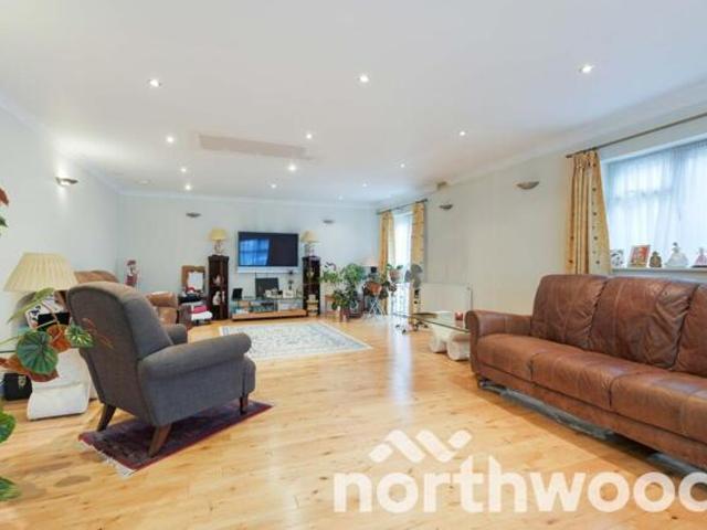 For Sale 5 Bedroom House Surrey Surrey DLS99926371