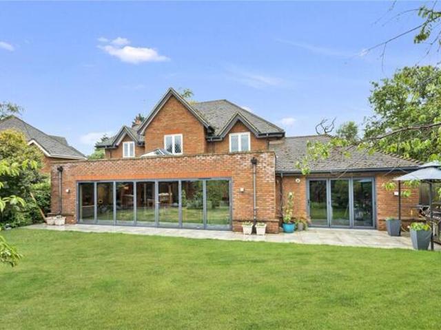 For Sale 5 Bedroom House Surrey Surrey DLS101352108