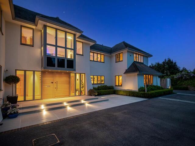 For Sale 5 Bedroom House Surrey Surrey DS98834946