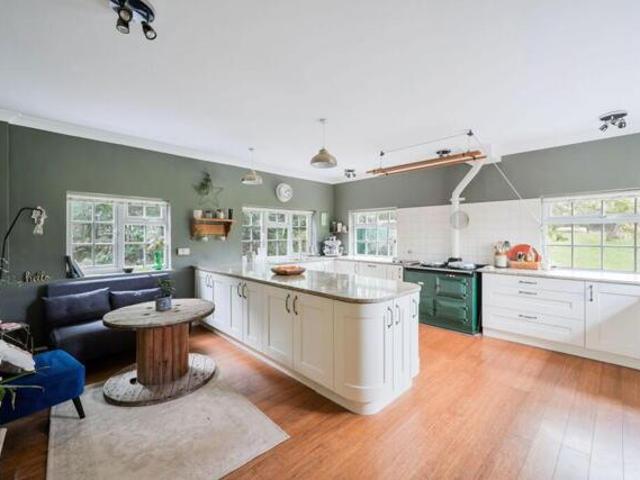 For Sale 5 Bedroom House Surrey Surrey DS99029481