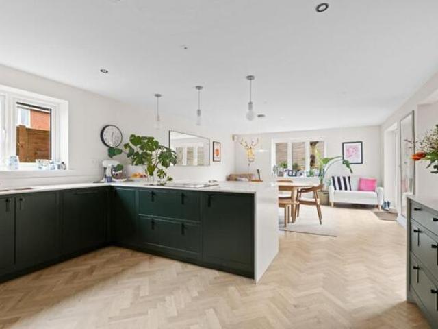 For Sale 5 Bedroom House West Sussex West Sussex DLS101677753