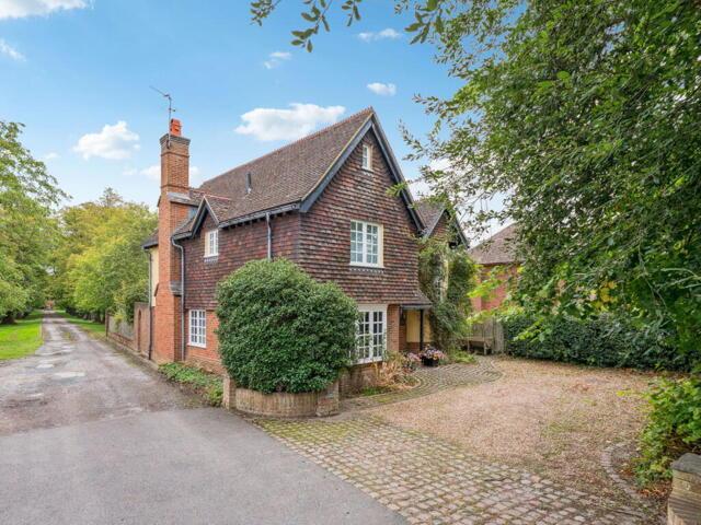 For Sale 5 Bedroom House Weston Turville Buckinghamshire DLS99688235