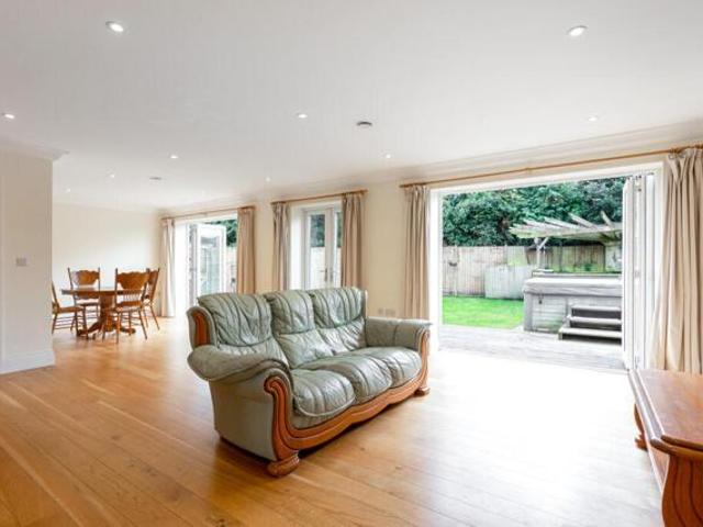 For Sale 5 Bedroom House Wraysbury Surrey DLS98386852