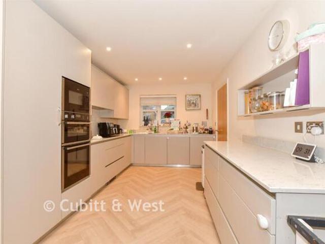 For Sale 6 Bedroom House Horley Surrey DS98687639