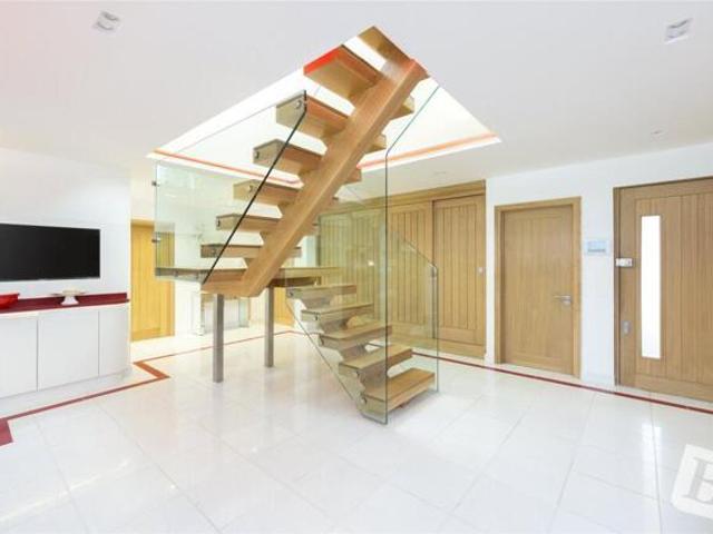 For Sale 6 Bedroom House Hornchurch Greater London DLS100366515