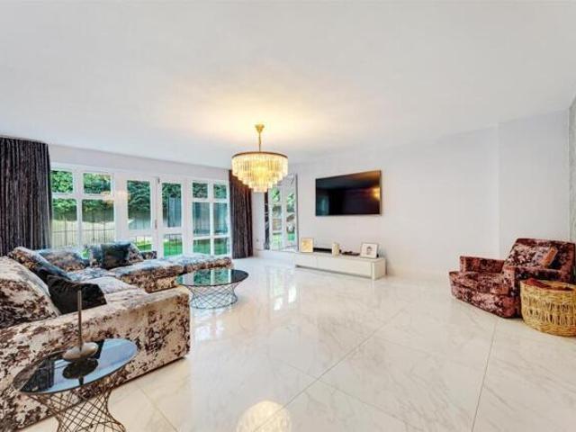 For Sale 6 Bedroom House Halebarns Greater Manchester DLS101200113