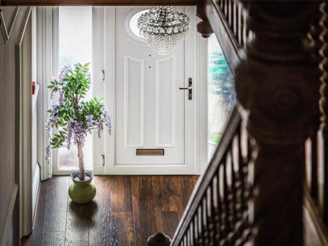 For Sale 8 Bedroom House Horley Surrey DS99236878