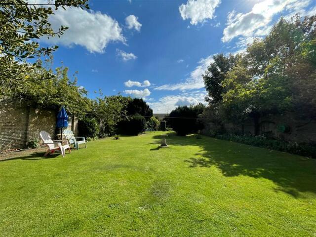 For Sale 12 Bedroom House High Street High Street DS101955502