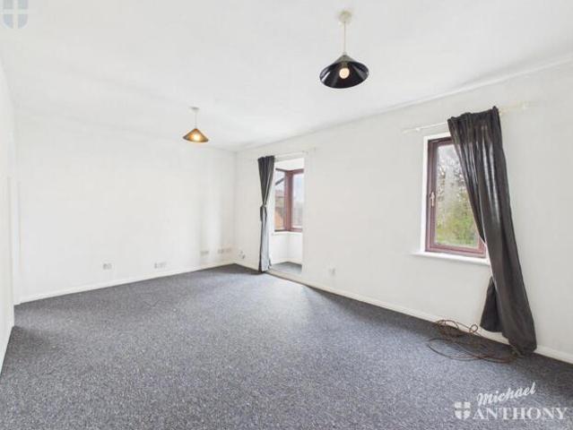 For Sale 1 Bedroom Apartment Aylesbury Buckinghamshire DLS101119338