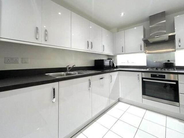 For Sale 1 Bedroom Apartment Hook Hampshire DS101678837