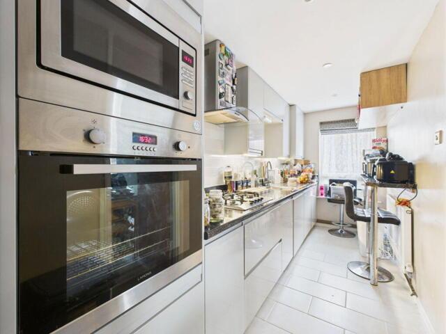 For Sale 1 Bedroom Apartment Horsham West Sussex DS100132316