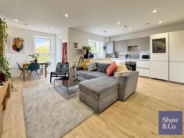 For Sale 1 Bedroom Apartment Hounslow Great London DS99092358