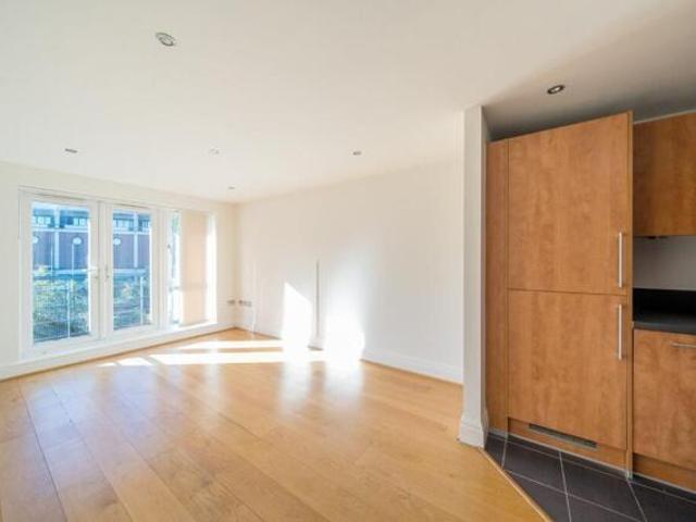 For Sale 1 Bedroom Apartment Kingston Upon Thames Greater London DS100787033