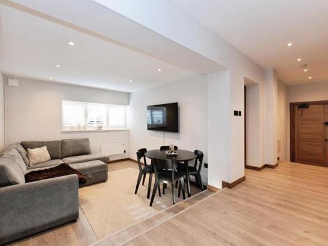 For Sale 1 Bedroom Apartment Leatherhead Surrey DS100881736