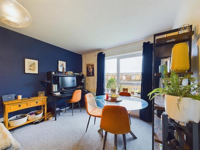 For Sale 1 Bedroom Apartment Londres Greater London DLS98903767