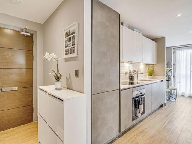 For Sale 1 Bedroom Apartment Surrey Greater London DS101701676