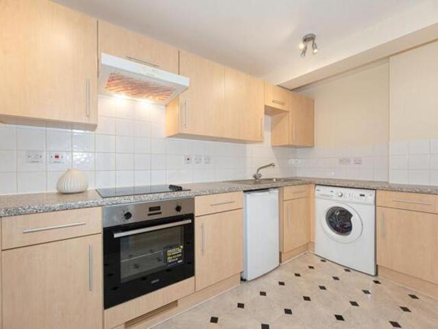 For Sale 1 Bedroom Apartment Surrey Surrey DS99436759