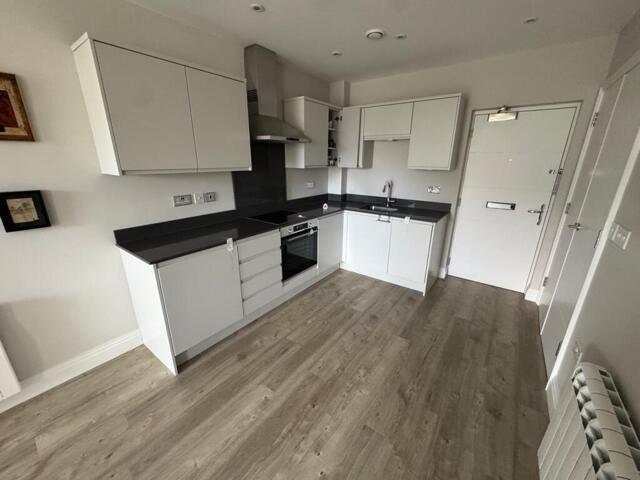 For Sale 1 Bedroom Apartment Surrey Surrey DS100614777