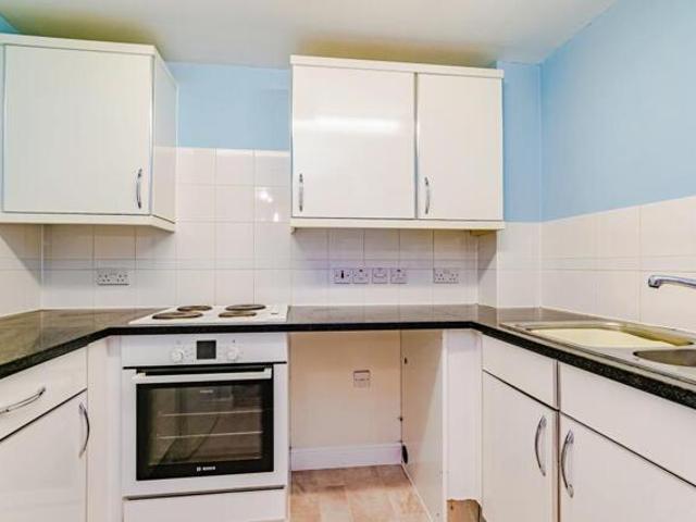 For Sale 1 Bedroom Apartment Surrey Surrey DS101678645