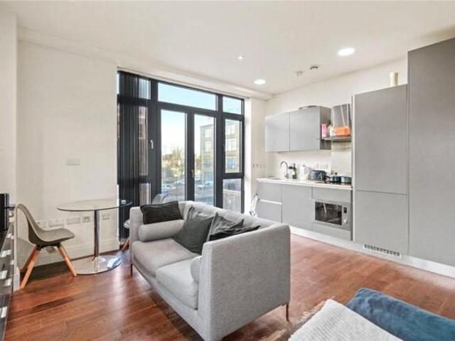 For Sale 1 Bedroom Apartment Uxbridge Greater London DS100456584