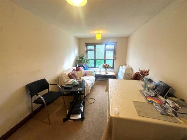 For Sale 1 Bedroom Apartment Watford Hertfordshire DLS99986583