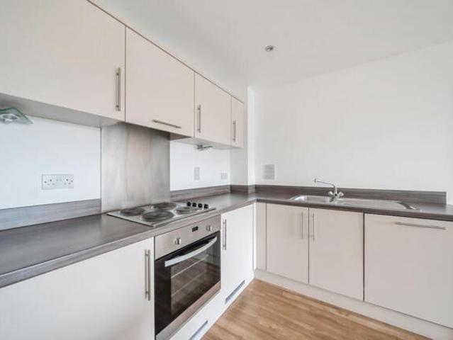 For Sale 1 Bedroom Apartment Woking Surrey DS99290073