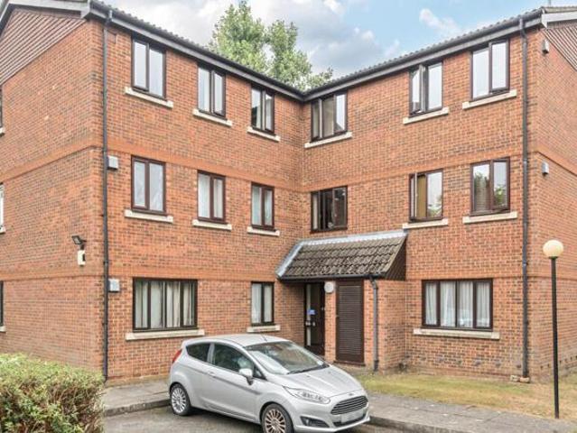For Sale 1 Bedroom Shared Living/roommate Morden Greater London DS100132484