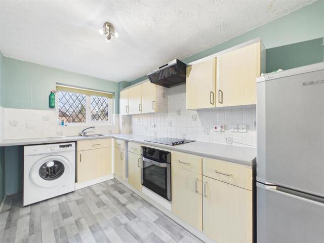 For Sale 1 Bedroom Shared Living/roommate Aylesbury Buckinghamshire DS100426425