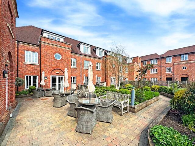 For Sale 1 Bedroom Shared Living/roommate Amersham Buckinghamshire DLS100456284