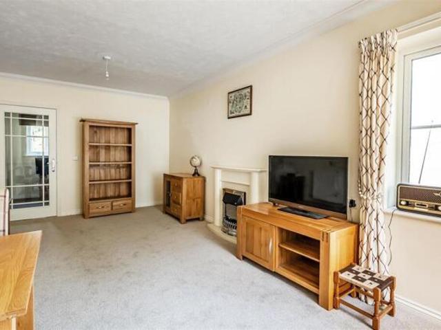 For Sale 1 Bedroom Shared Living/roommate Ashtead Surrey DS98154014