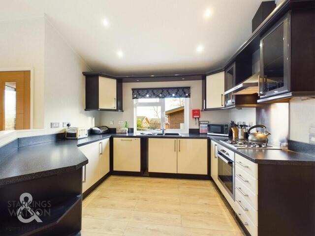 For Sale 1 Bedroom Shared Living/roommate Burgh St. Peter Burgh St. Peter DLS99986180