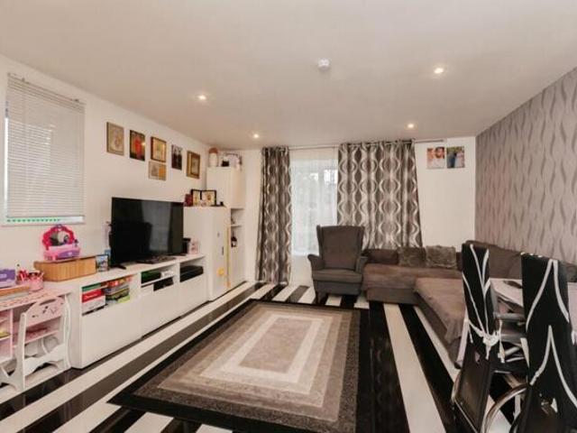 For Sale 1 Bedroom Shared Living/roommate Basildon Essex DLS99986608