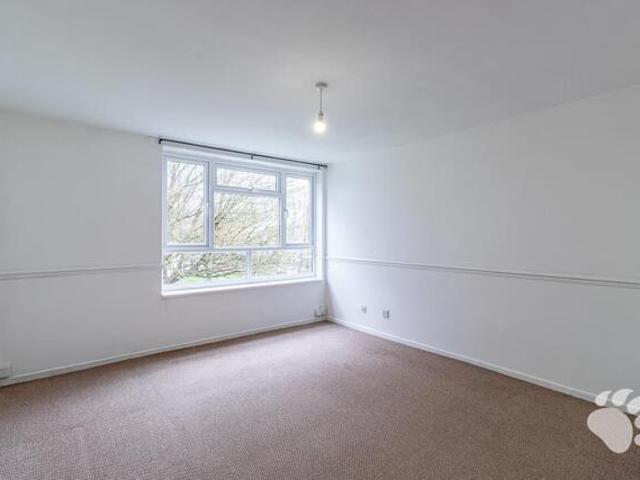 For Sale 1 Bedroom Shared Living/roommate Basildon Essex DS100649310