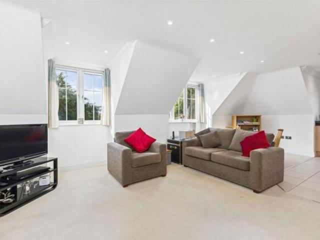 For Sale 1 Bedroom Shared Living/roommate Beaconsfield Buckinghamshire DS100191920