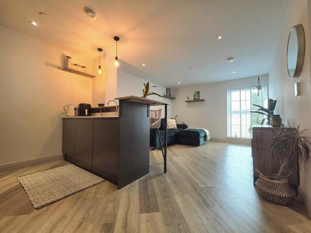 For Sale 1 Bedroom Shared Living/roommate Bournemouth Poole DS100426557