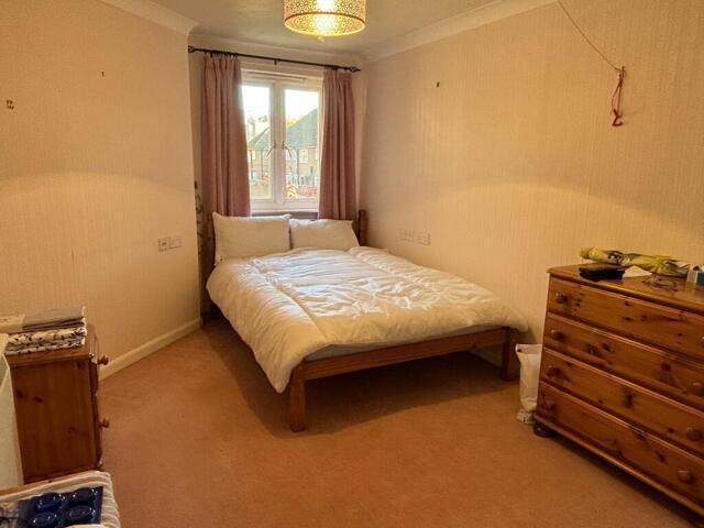 For Sale 1 Bedroom Shared Living/roommate Camberley Surrey DS100023995