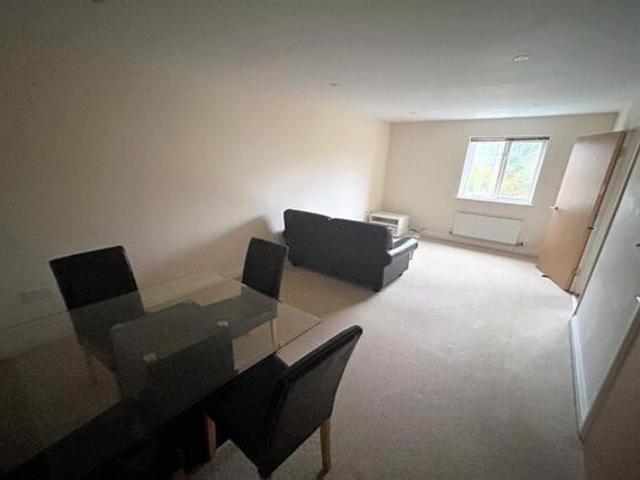 For Sale 1 Bedroom Shared Living/roommate Chapel En Le Frith Derbyshire DS100579110