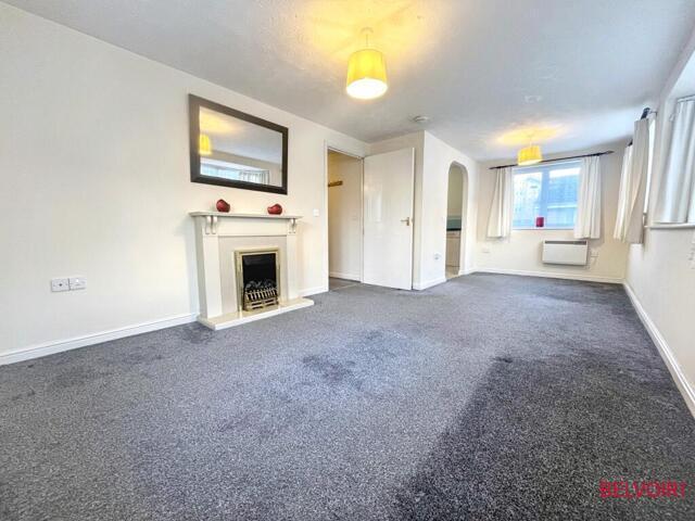 For Sale 1 Bedroom Shared Living/roommate Cheltenham Gloucestershire DLS98834936