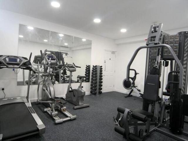For Sale 1 Bedroom Shared Living/roommate Cheltenham Gloucestershire DLS99237045