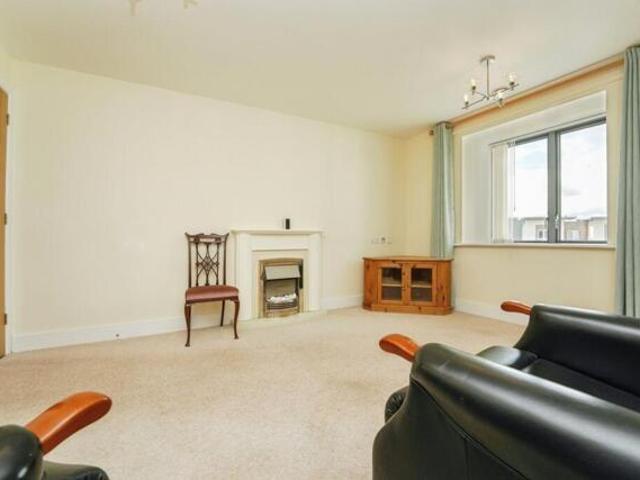 For Sale 1 Bedroom Shared Living/roommate Cheltenham Gloucestershire DS101199880