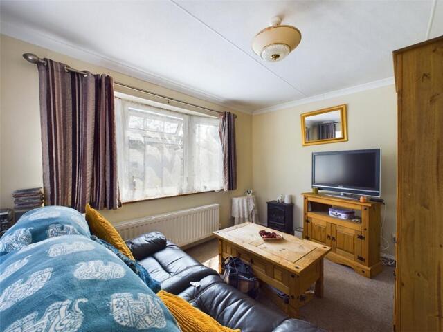 For Sale 1 Bedroom Shared Living/roommate Cheltenham Gloucestershire DS98649403