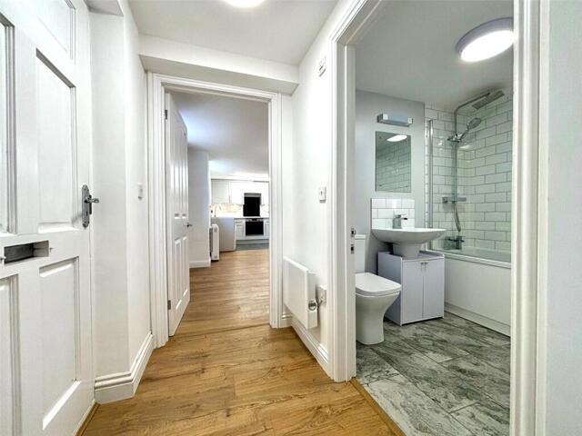 For Sale 1 Bedroom Shared Living/roommate Cheltenham Gloucestershire DS98834511