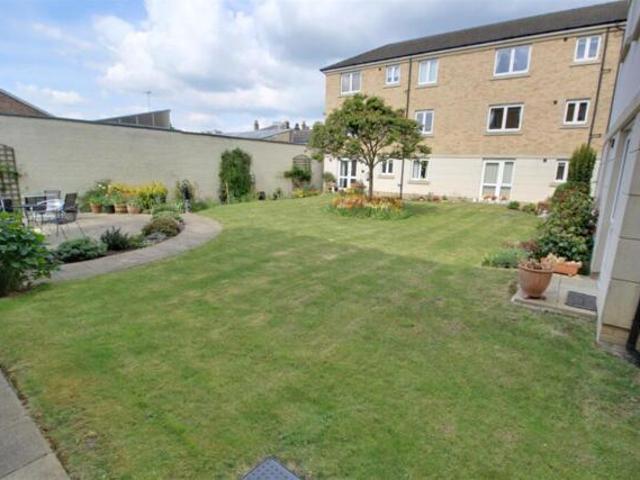 For Sale 1 Bedroom Shared Living/roommate Chelmsford Essex DS99840573