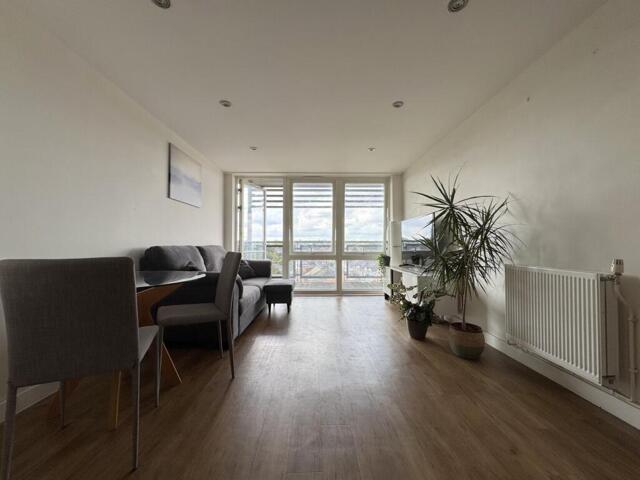For Sale 1 Bedroom Shared Living/roommate Chelmsford Essex DS100058004