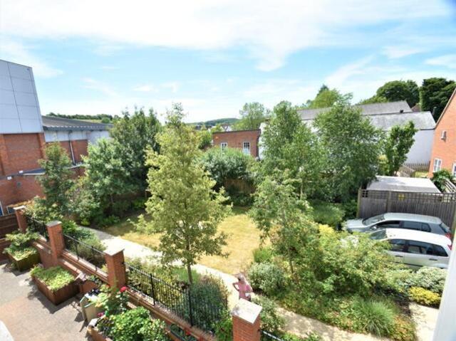 For Sale 1 Bedroom Shared Living/roommate Chesham Buckinghamshire DS101676289